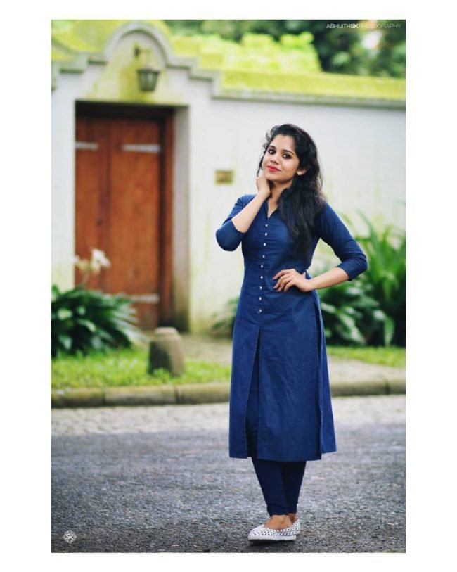 Jisma Jiji Biography, Age, Movies, Wiki, Marriage, Family, Photos