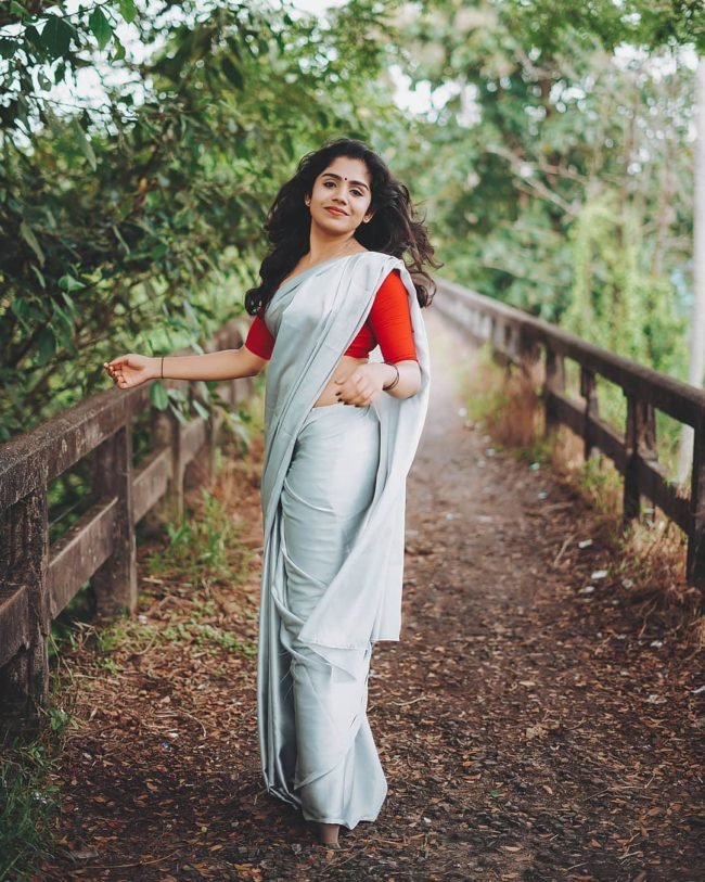 Jisma Jiji Biography, Age, Movies, Wiki, Marriage, Family, Photos