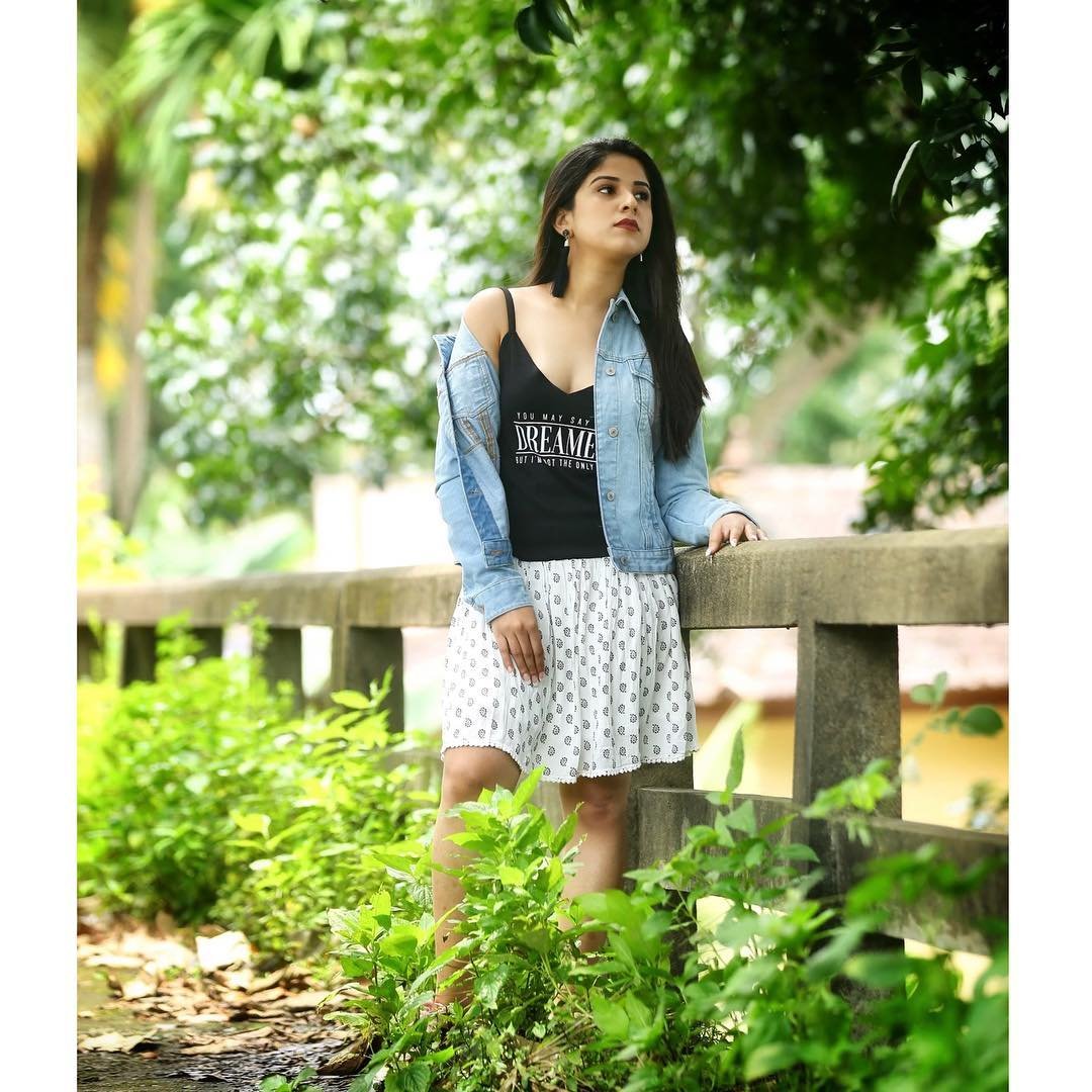 Aparna Thomas Biography, Age, Family & Movies - MixIndia