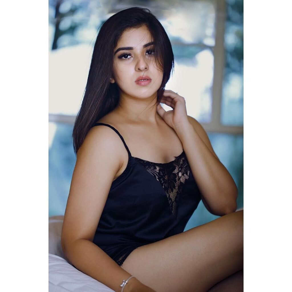 Aparna Thomas Biography, Age, Family & Movies - MixIndia