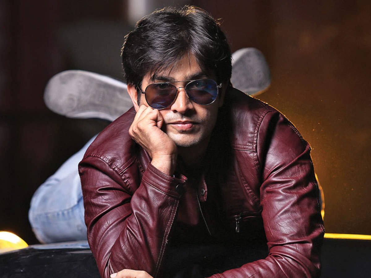 Neerav Bavlecha Biography, Age, Family & Movies - MixIndia