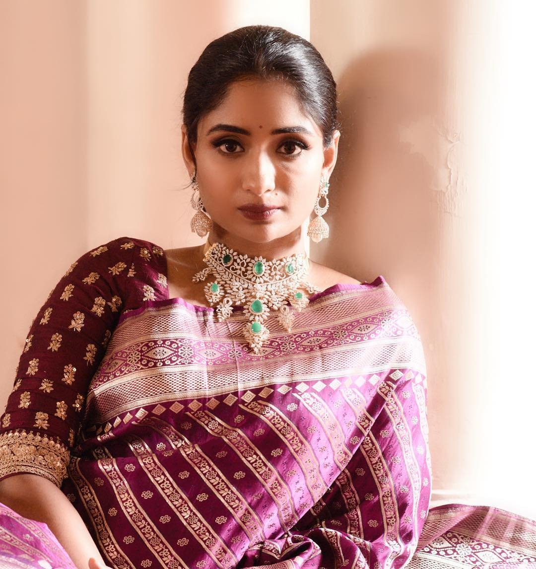 Sandhya Raju Biography, Age, Family & Movies - MixIndia