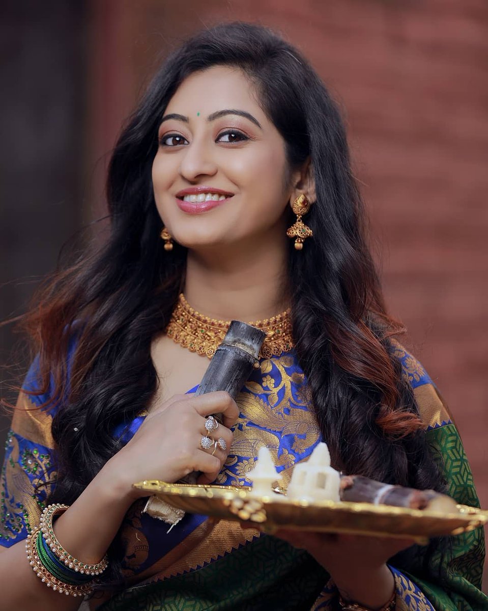 Tejaswini Prakash Biography, Age, Family & Movies - MixIndia