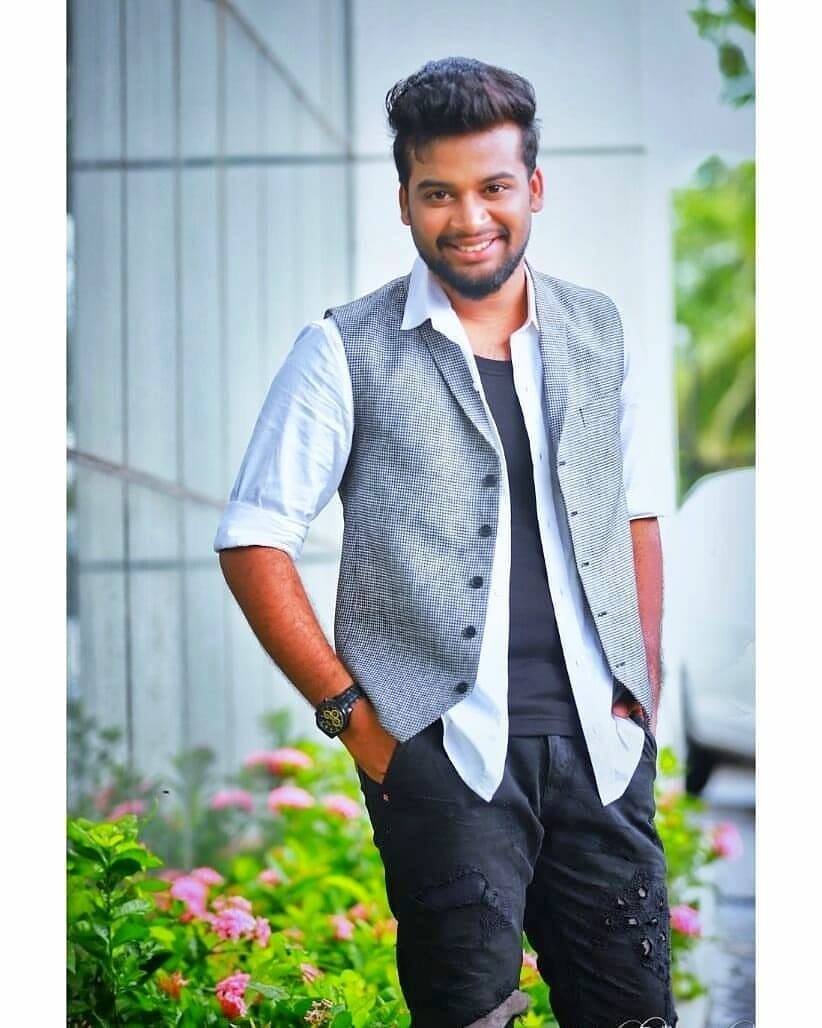 Dain Davis Biography, Age, Family & Movies - MixIndia