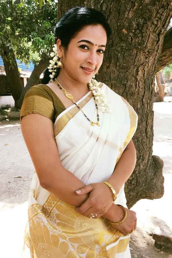 Mona Bedre Biography, Age, Family & Movies - MixIndia