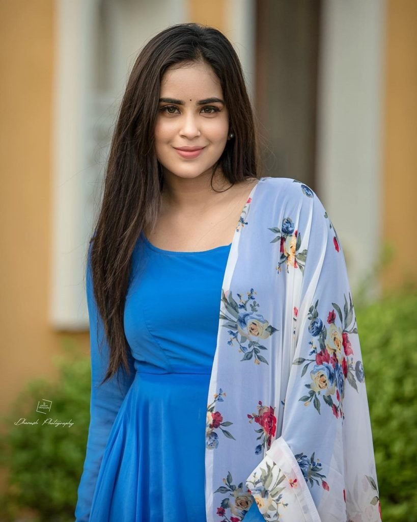 Kanmani Manoharan Biography, Age, Family & Movies - MixIndia