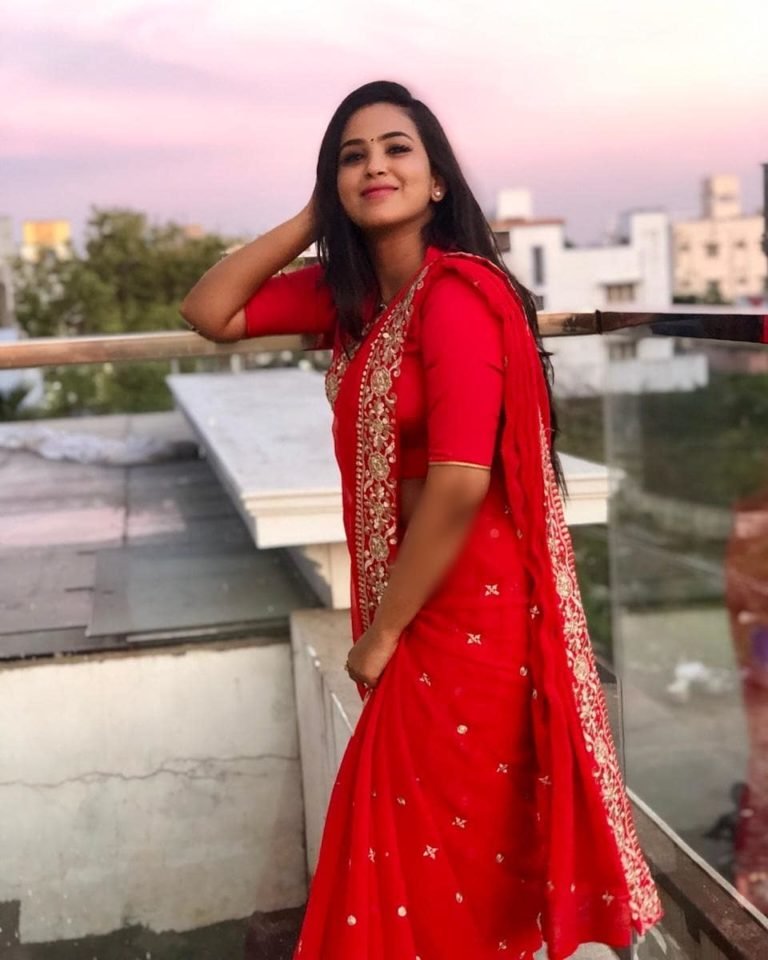 Kanmani Manoharan Biography, Age, Family & Movies - MixIndia