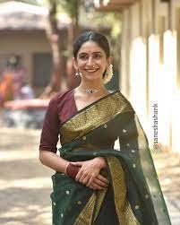 Mrinmayee Godbole Biography, Age, Family & Movies - MixIndia