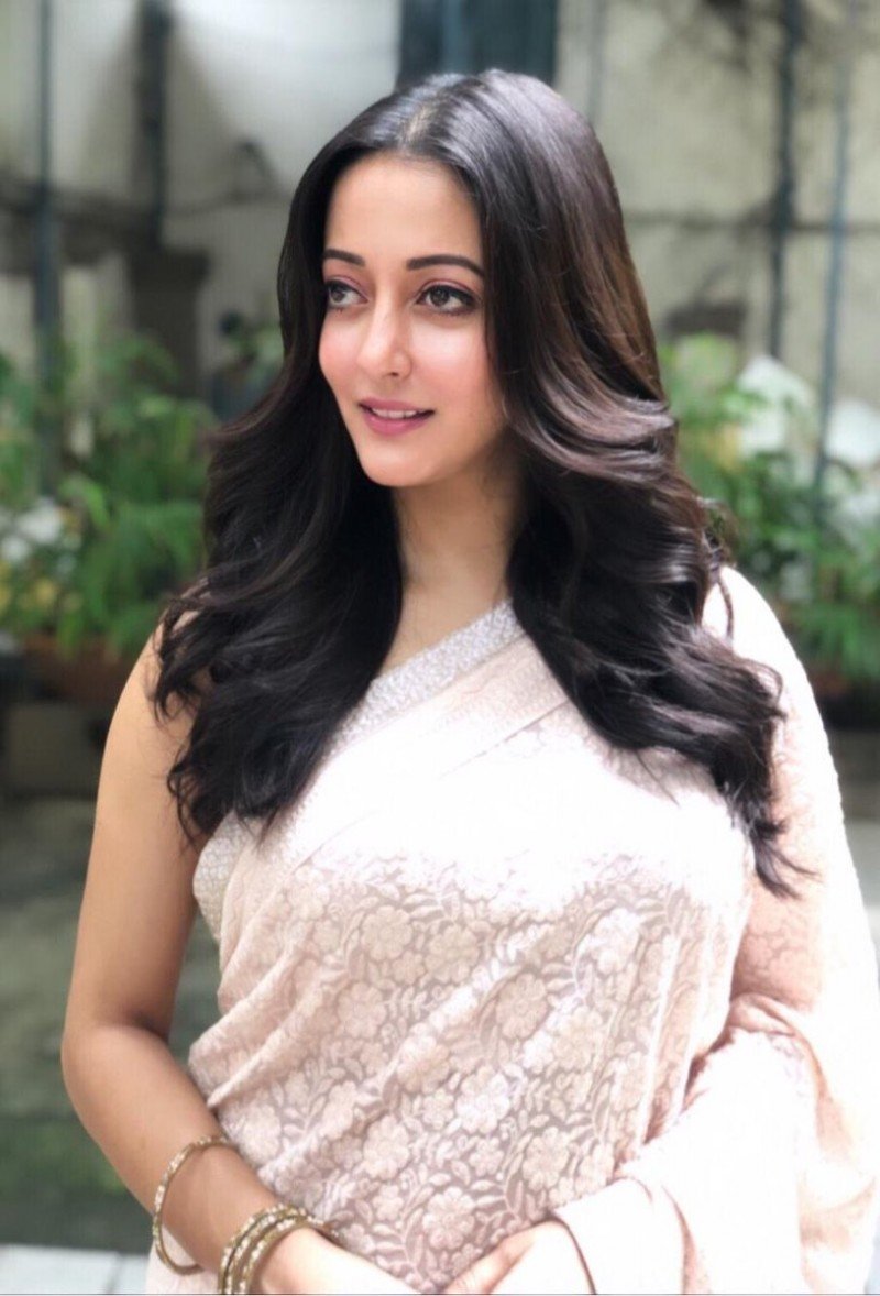 Raima Sen Biography, Age, Family & Movies - MixIndia