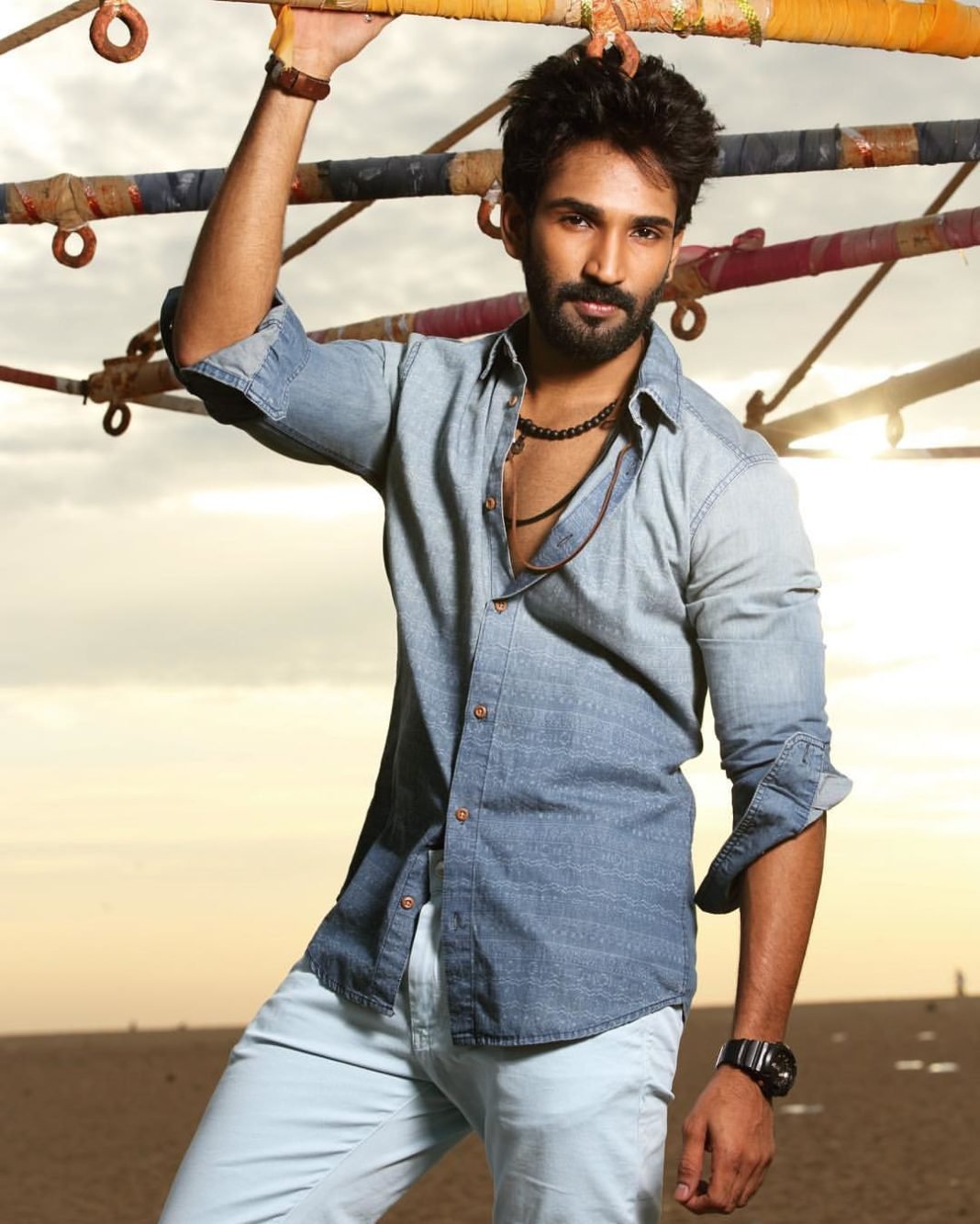 Aadhi Pinisetty Biography, Age, Family & Movies - MixIndia