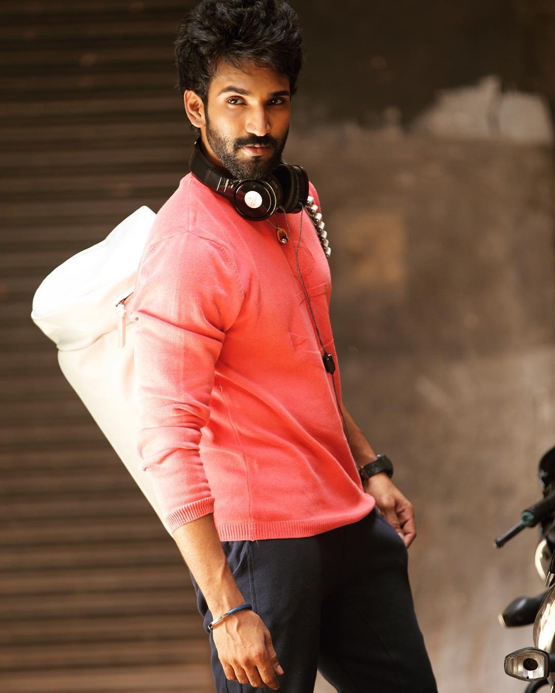 Aadhi Pinisetty Biography, Age, Family & Movies - MixIndia