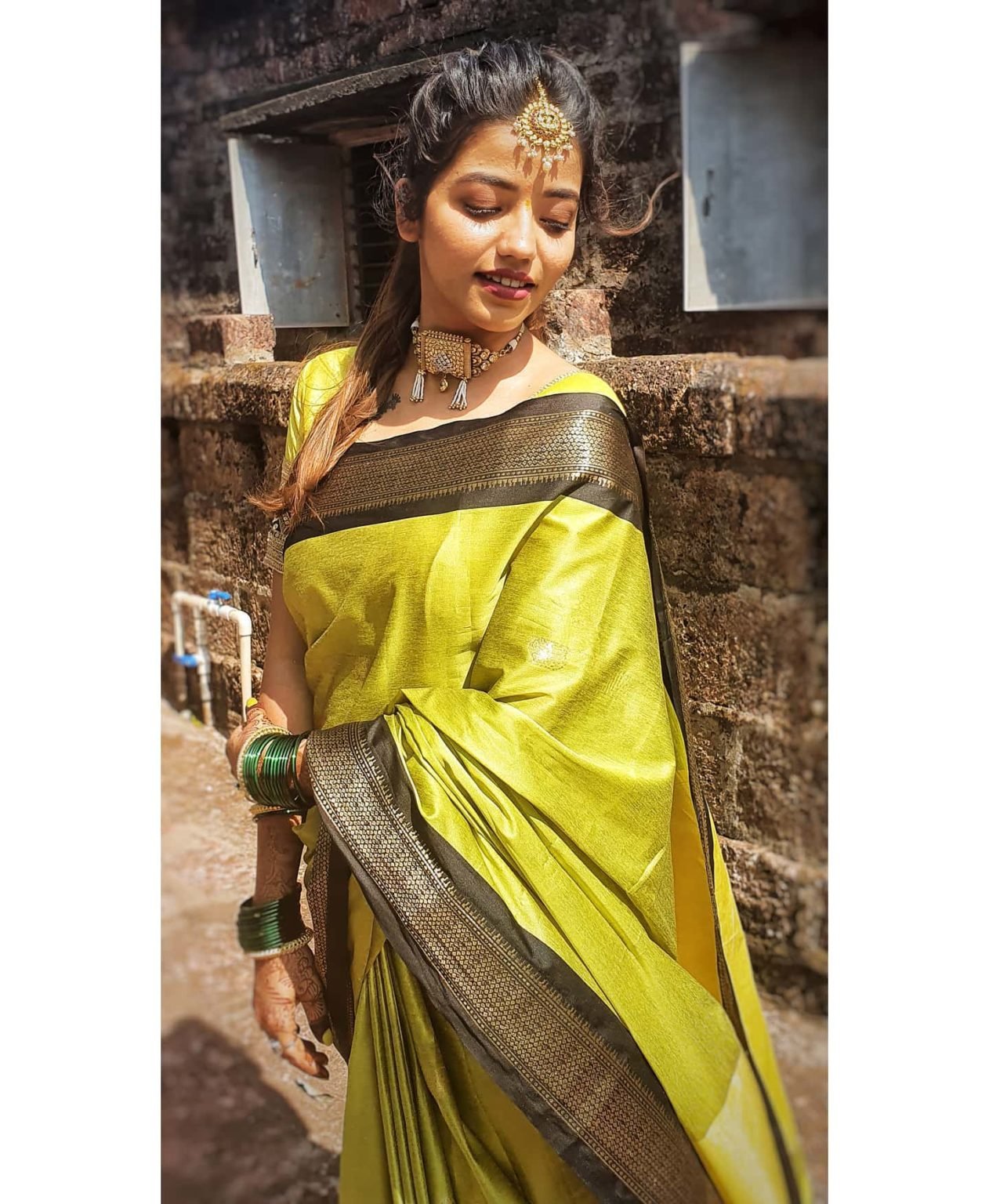 Juilee Joglekar Biography, Age, Family & Movies - MixIndia