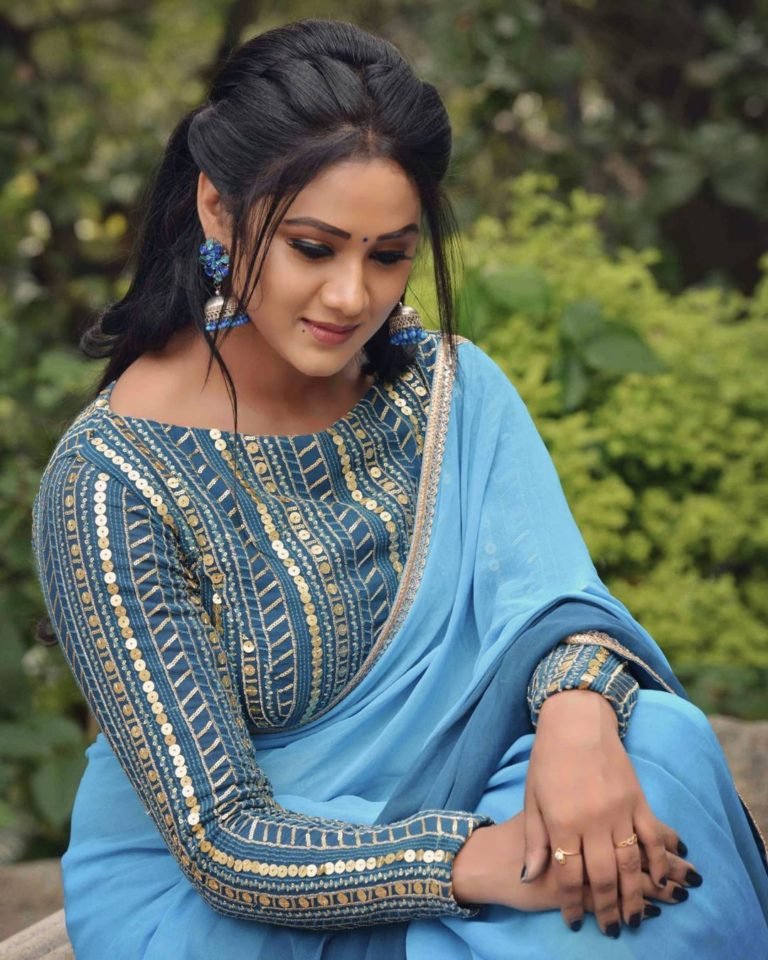 Keerthi Keshav Bhat Biography, Age, Family & Movies - MixIndia
