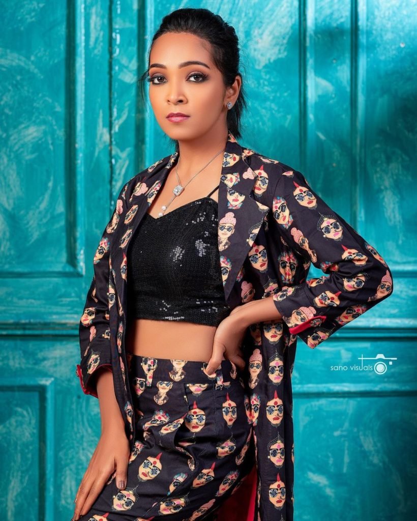 Navya Sujji Biography, Age, Family & Movies - MixIndia