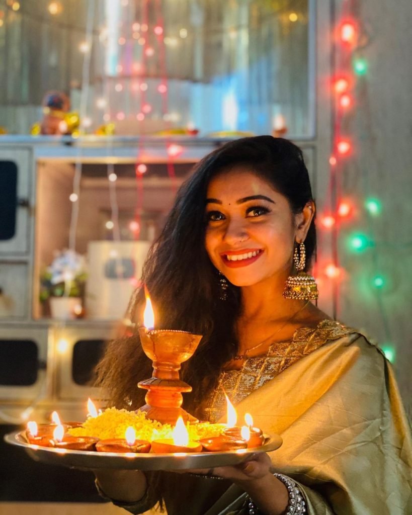 Noor Afshan Biography, Age, Family & Movies - MixIndia