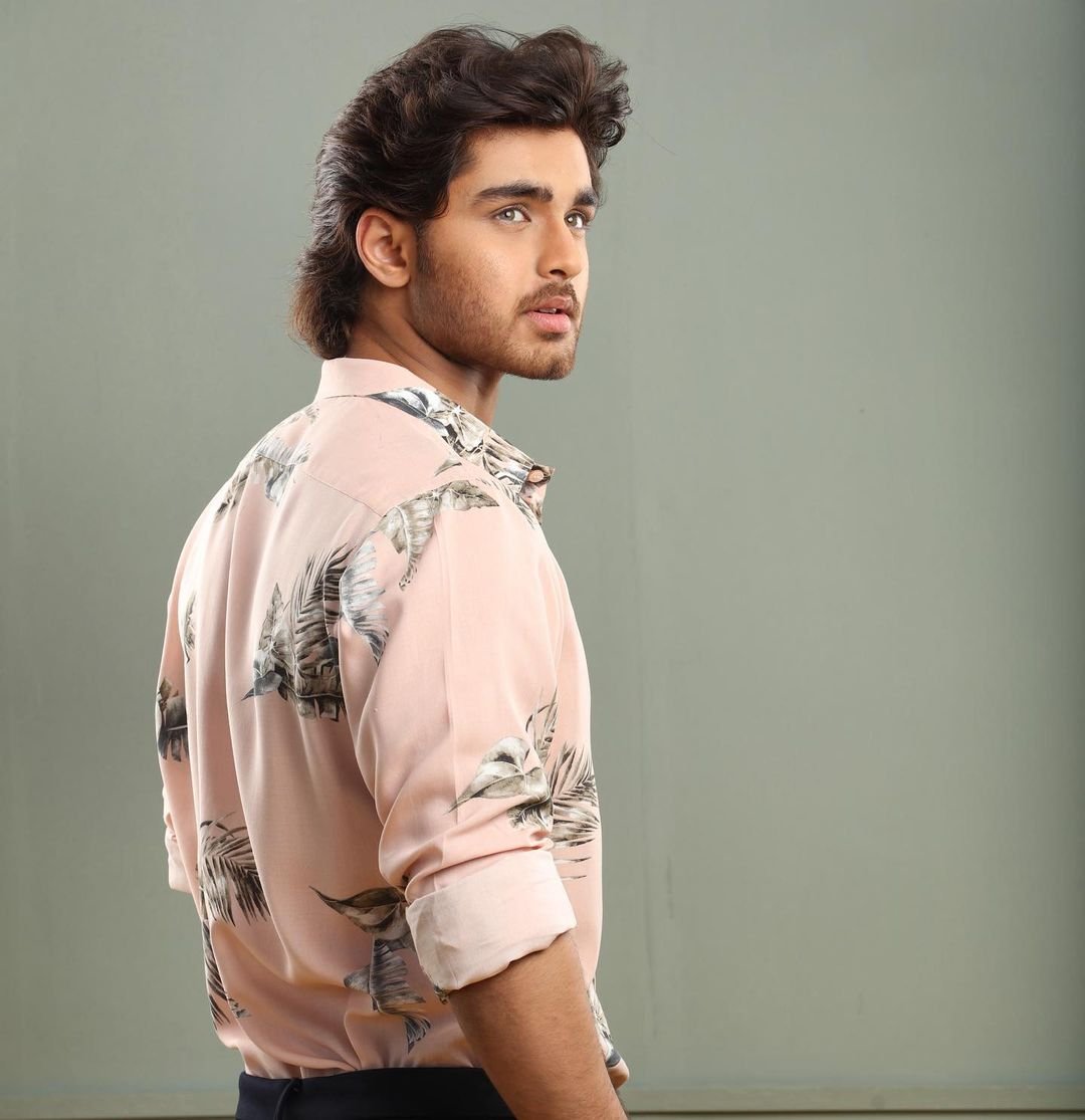 Roshan Meka Biography, Age, Family & Movies - MixIndia