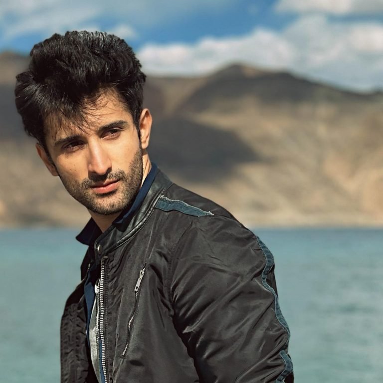 Sidhant Gupta Biography, Age, Family & Movies - MixIndia
