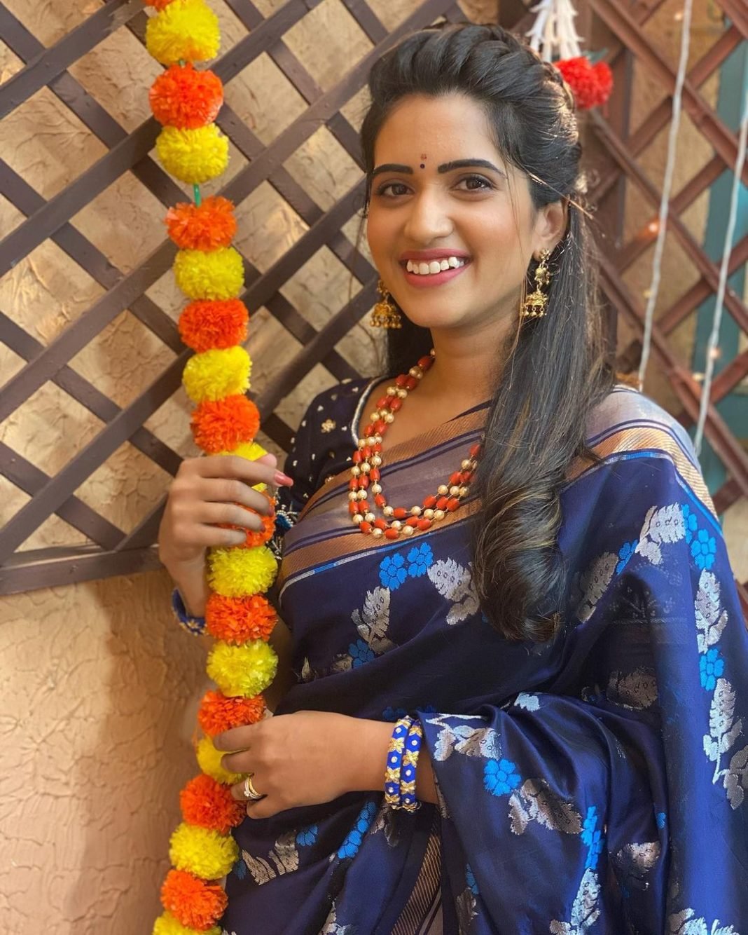 Sravanthi Prashanth Biography, Age, Family & Movies - MixIndia
