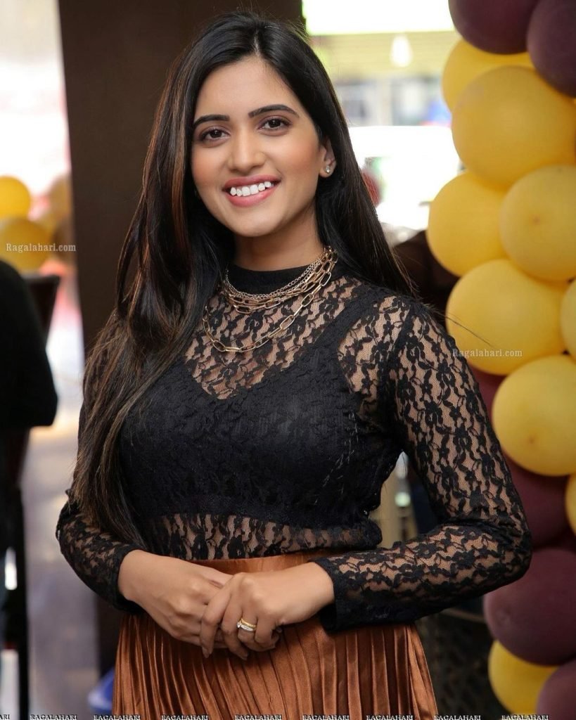 Sravanthi Prashanth Biography, Age, Family & Movies - MixIndia