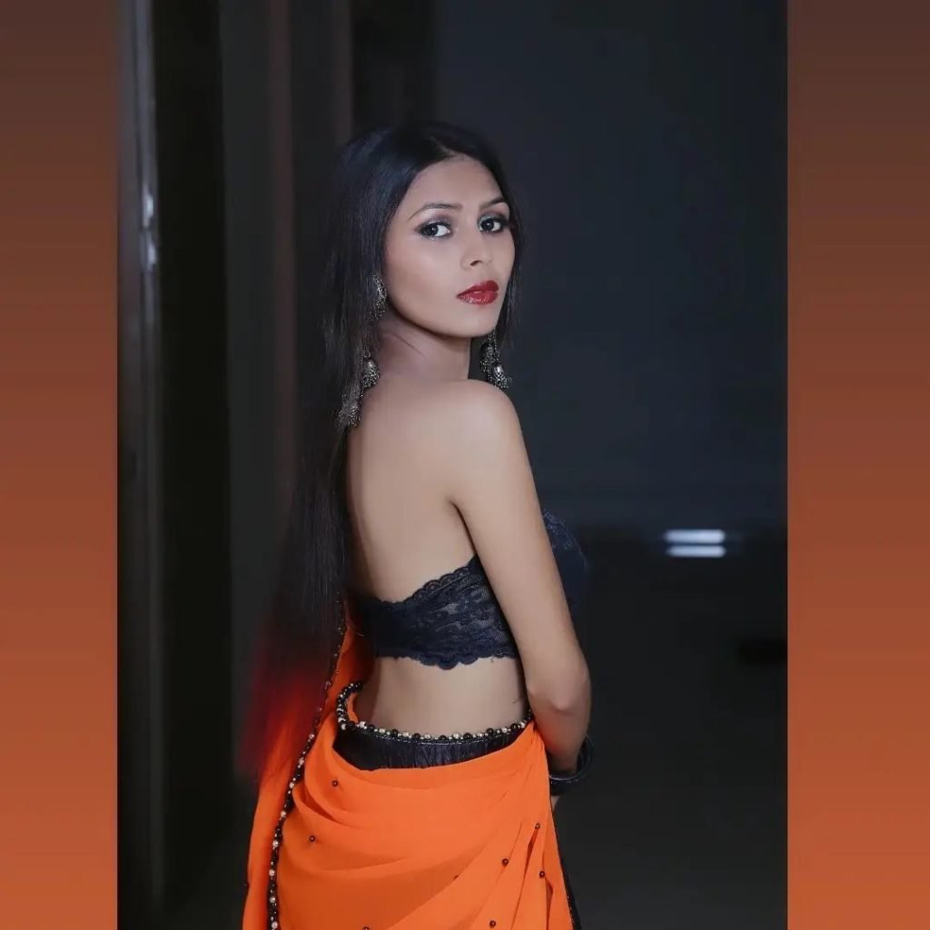 Arohi Barde (Ullu) Biography, Age, Family & Movies - MixIndia