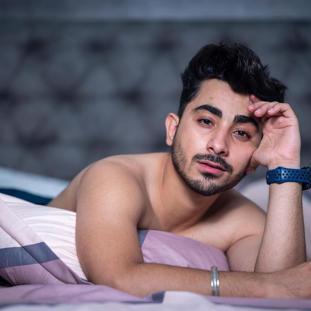 Chetan Monga Biography, Age, Family & Movies - MixIndia