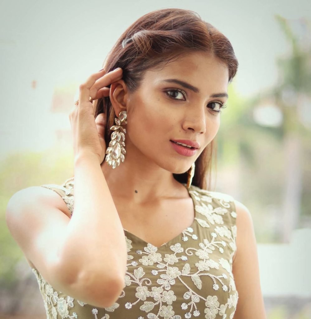 Palak Singh Biography, Age, Family & Movies - MixIndia