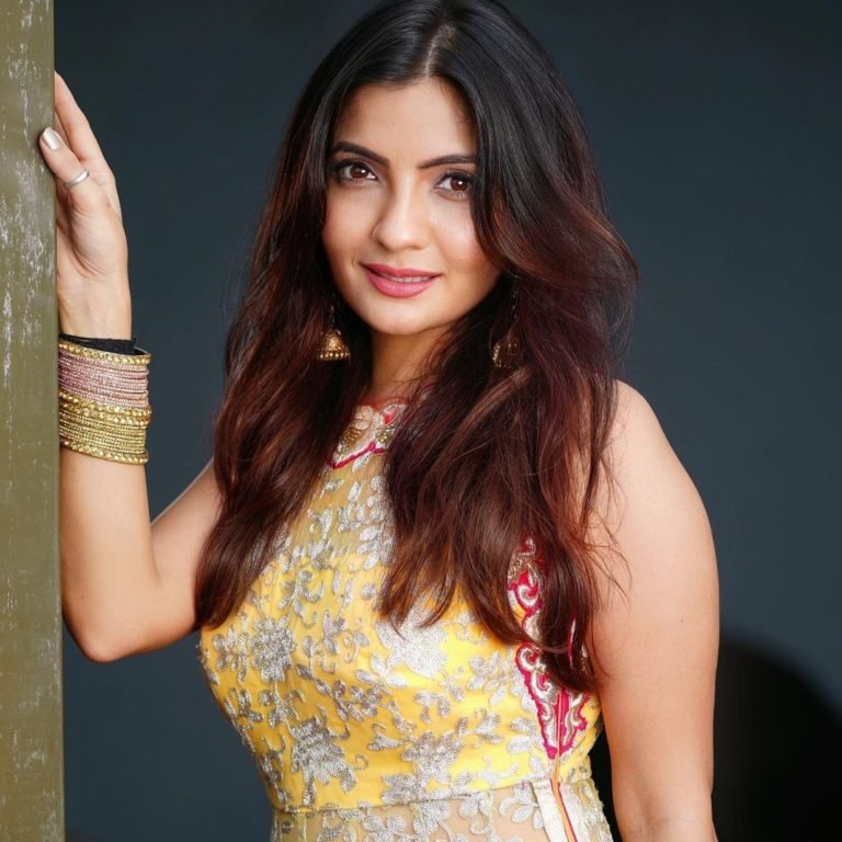 Pallavi Sapra Biography, Age, Family & Movies - MixIndia
