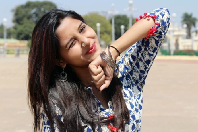 Pavithra B Naik Biography, Age, Family & Movies - MixIndia