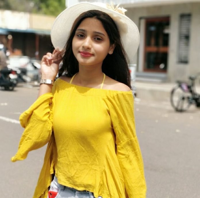 Pavithra B Naik Biography, Age, Family & Movies - MixIndia