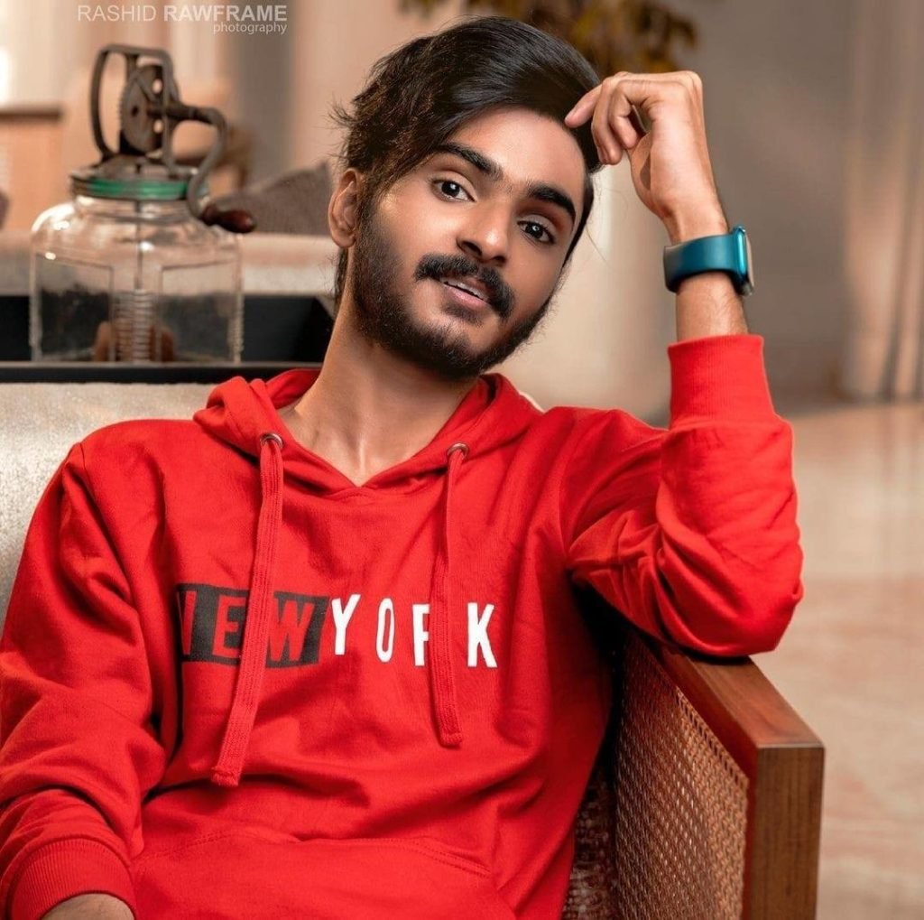 Salih KT (Unboxing Dude) Biography, Age, Family & Movies - MixIndia