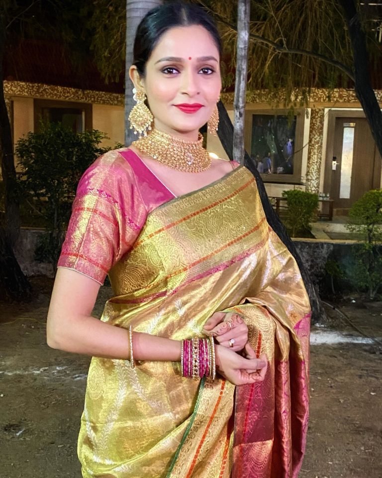 Samvedna Suwalka Biography, Age, Family & Movies - MixIndia