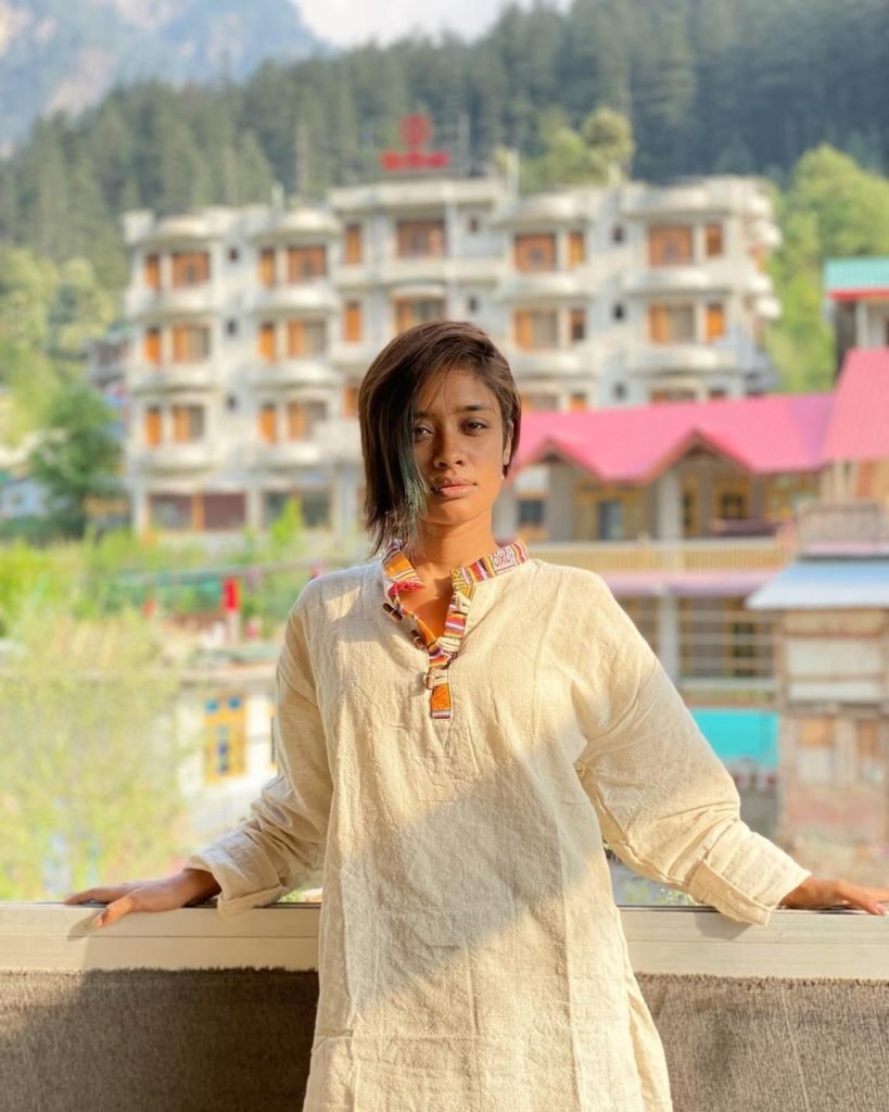 Simi Chanda Biography, Age, Family & Movies - MixIndia