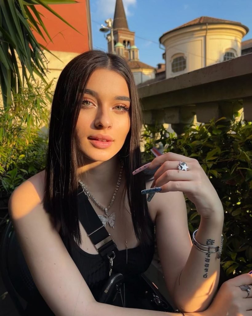 Sofia Crisafulli Biography, Age, Family & Movies - MixIndia