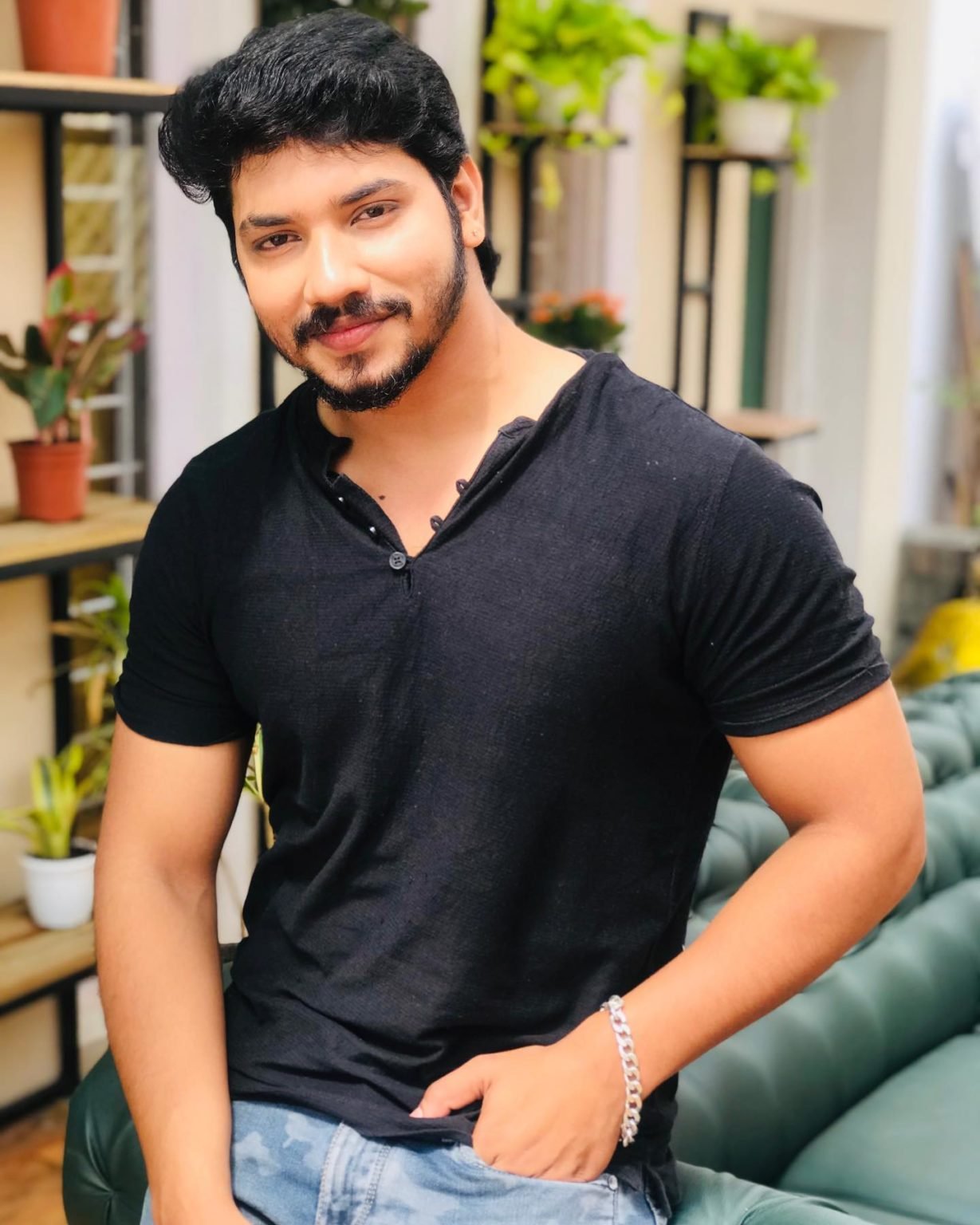 Vicky Roshan Biography, Age, Family & Movies - MixIndia