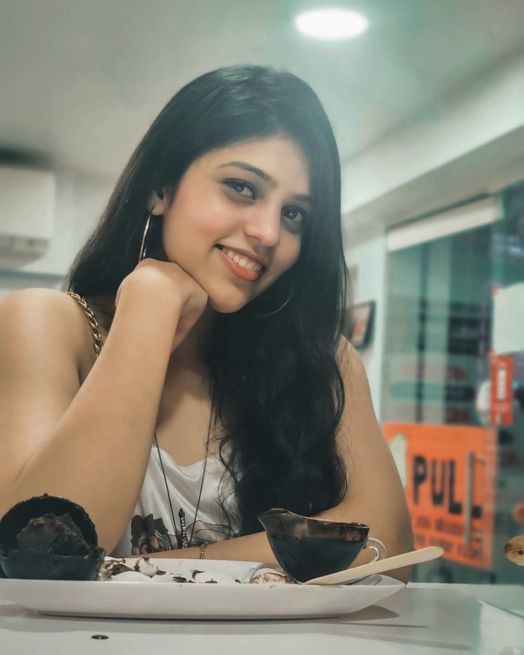 Viswa Sri Bandhavi Biography, Age, Family & Movies - MixIndia