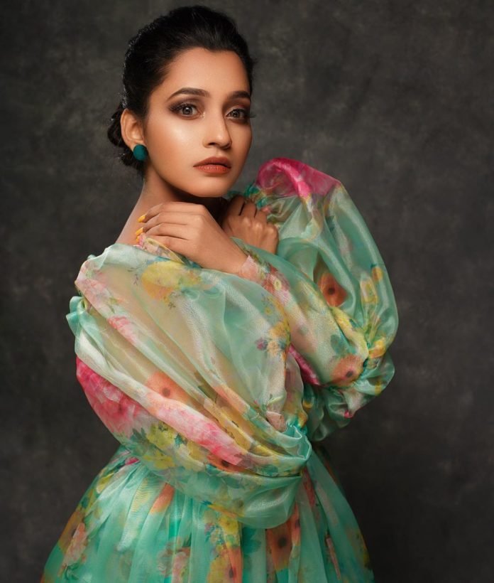 Abarnathi Biography, Age, Family & Movies - MixIndia