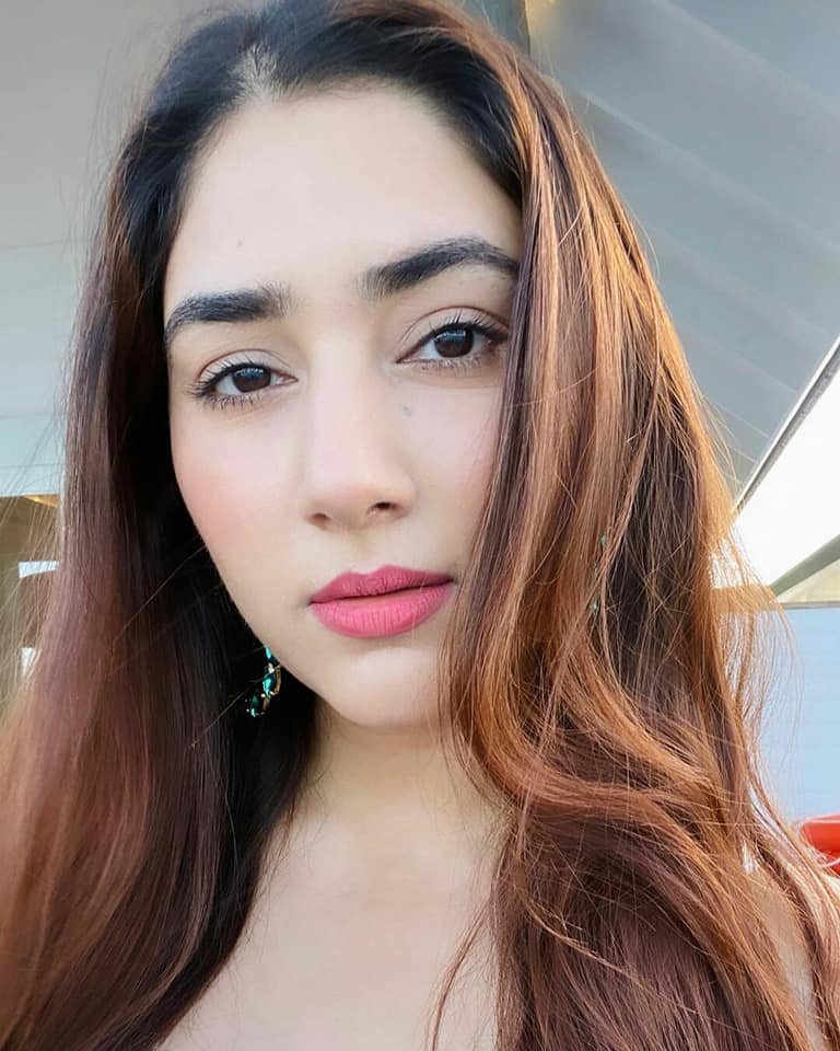 Disha Parmar Biography, Age, Family & Movies - MixIndia