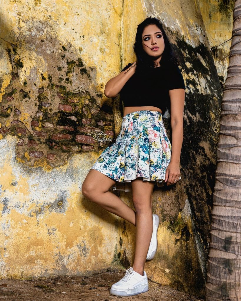 Pavani Reddy (Bigg Boss) Biography, Age, Family & Movies - MixIndia