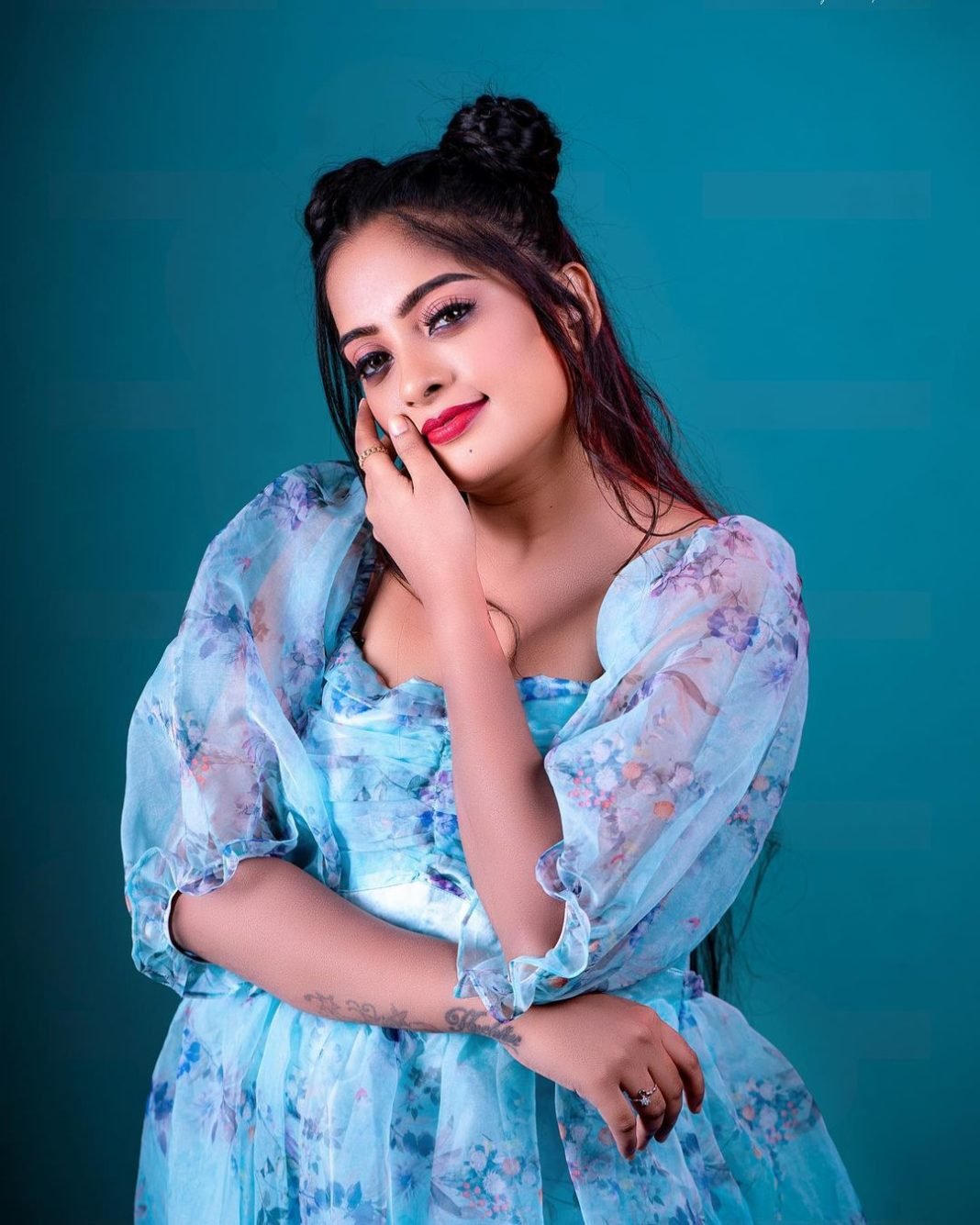Ramya Gowda (Actress) Biography, Age, Family & Movies - MixIndia