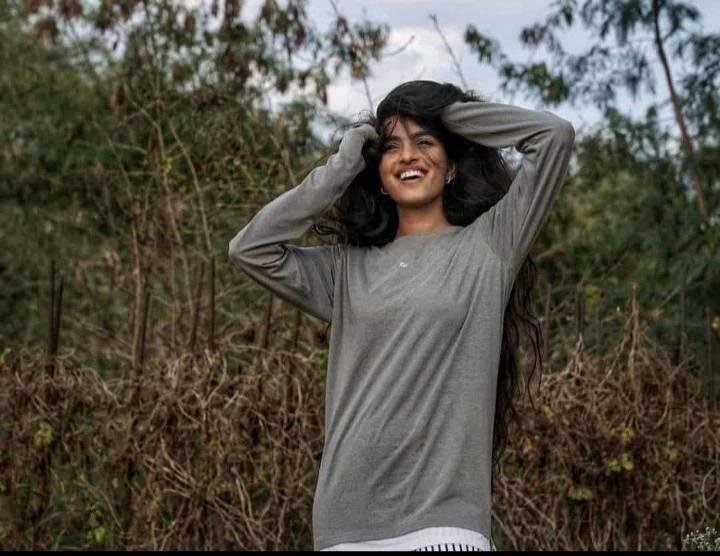 Divya Sripada Biography, Age, Family & Movies - MixIndia