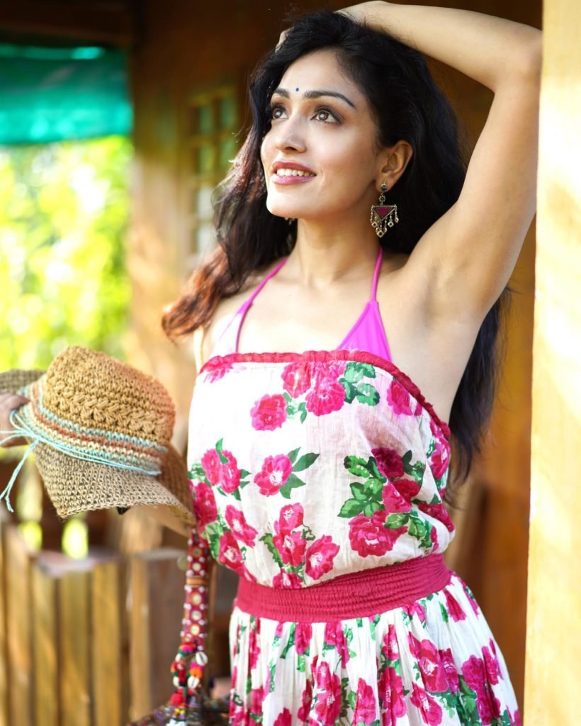 Khushali Kumar Biography, Age, Family & Movies - MixIndia