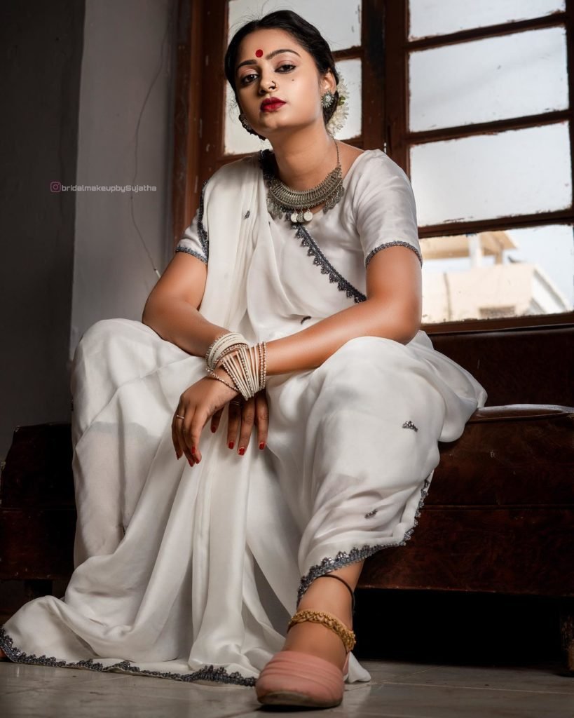 Likitha Murthy Biography, Age, Family & Movies - MixIndia